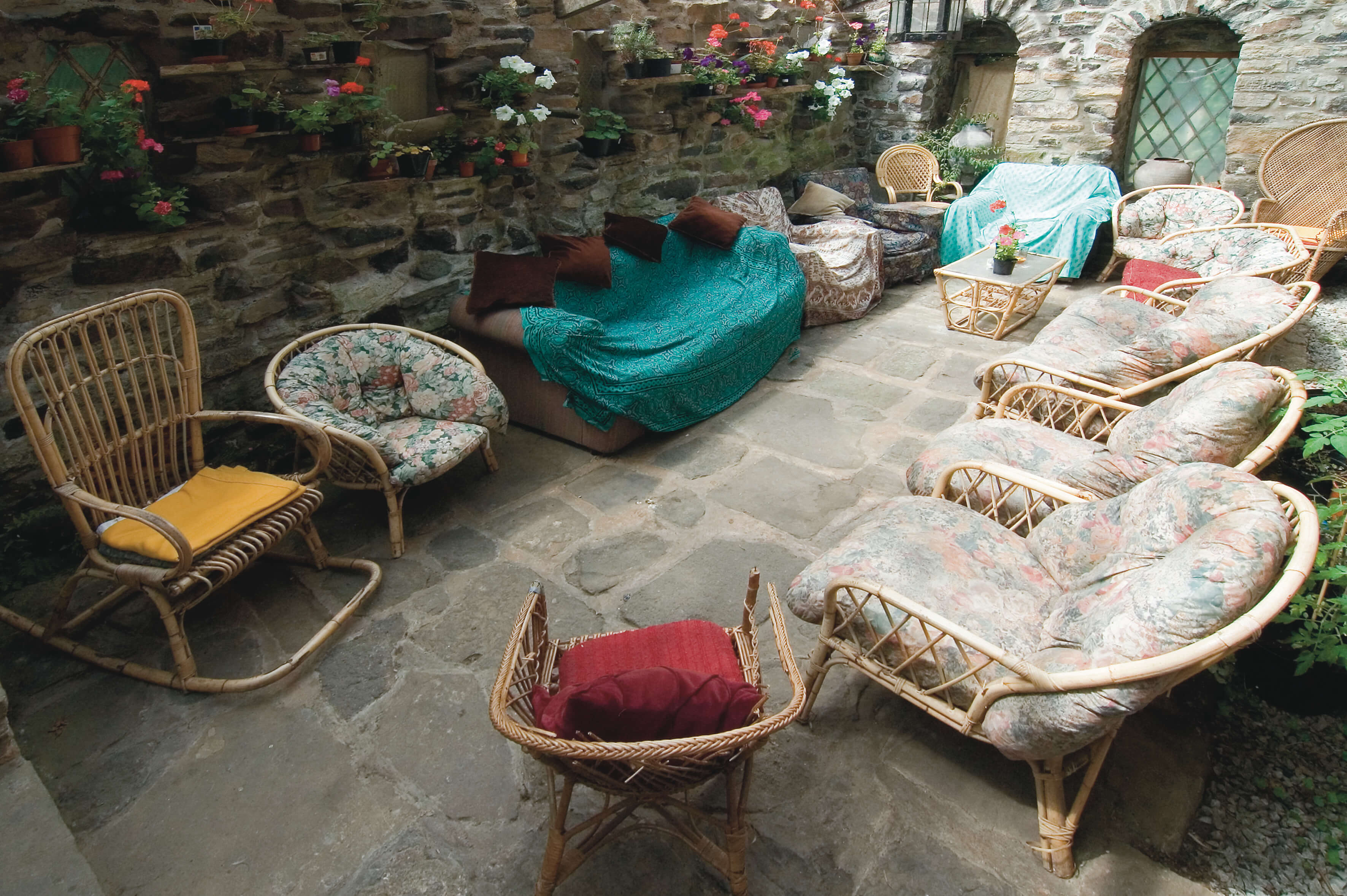 TRAWDEN CAMPING BARN. - Independent Hostels