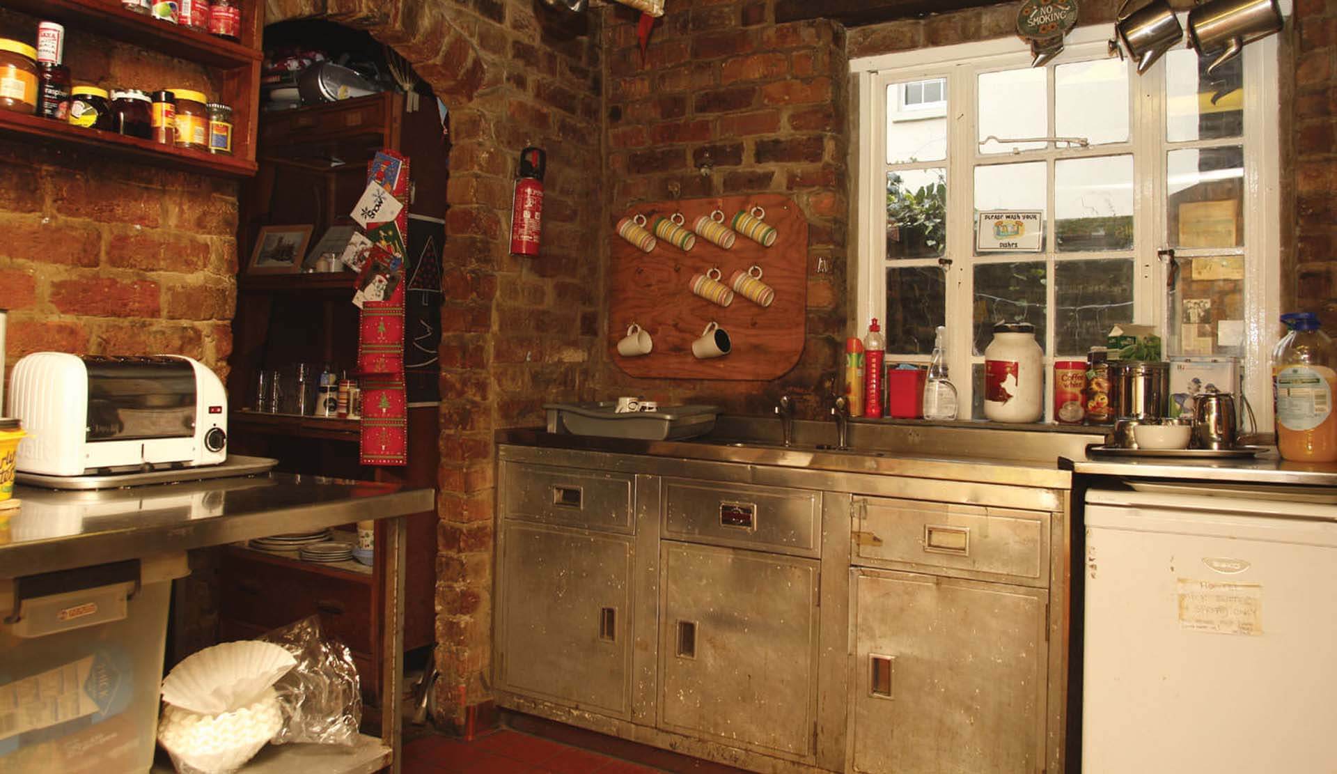 Embassie Liverpool Backpackers | IHUK