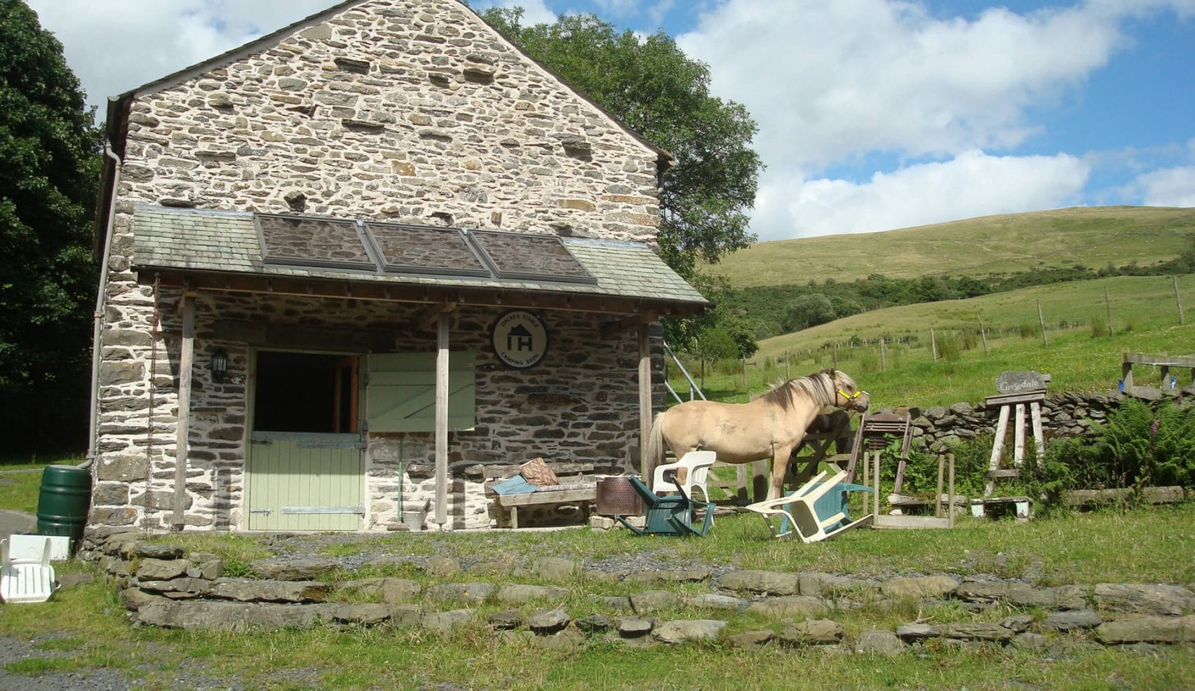 Dacres Stable Camping Barn - Independent Hostels