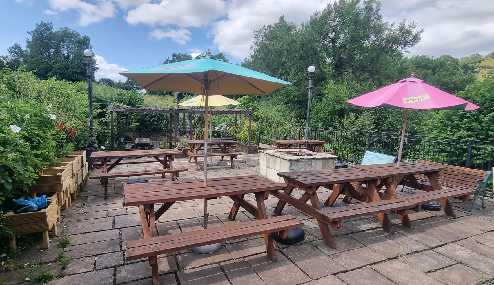 Dinas Castle Inn Bunkhouse | Self Catering Accomm