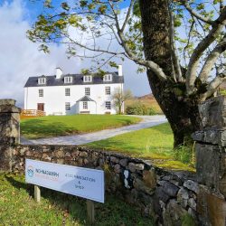 Accommodation at Inchnadamph Lodge in the dramatic Assynt mountains ...